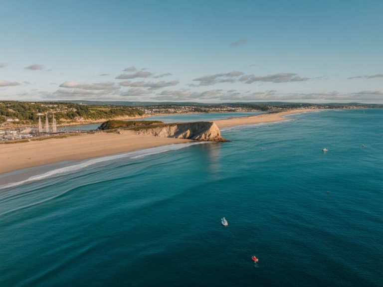 Visite de l’île de Groix : la plage des Sables Rouges Groix, joyau ...
